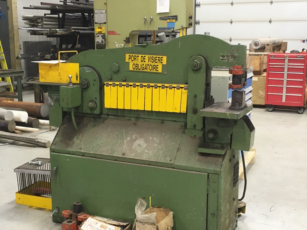 Poinçonneuse hydraulique | CCE Précision Ltée